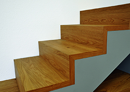 Trappebeklædning der matcher trægulvet